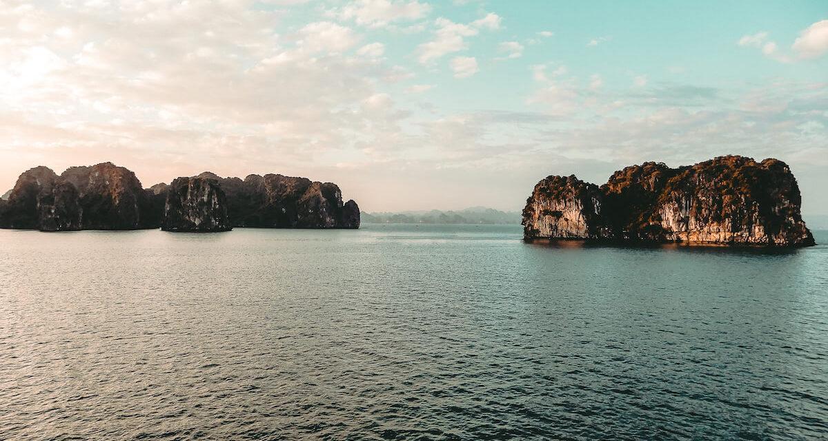 Travel to Halong Bay & The Best Halong Bay Cruise - World Wide Honeymoon